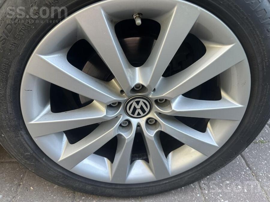 Pelēks Volkswagen Transporter 2019 Tallina, ar dzinēja tilpumu 2.00 L un nobraukumu 176 tūkst. km par 19500 €, foto 22 vietnē AUTOMOTO.COM.LV