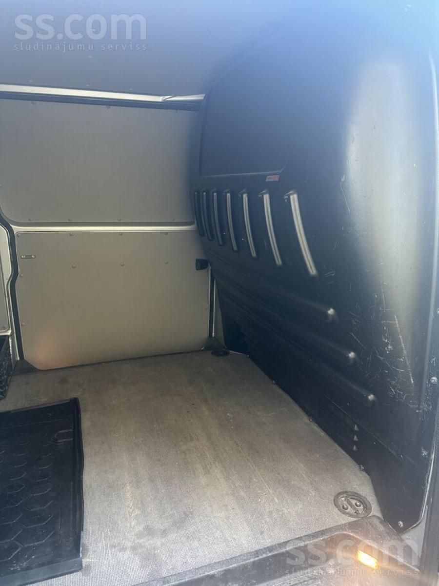 Pelēks Volkswagen Transporter 2019 Tallina, ar dzinēja tilpumu 2.00 L un nobraukumu 176 tūkst. km par 19500 €, foto 25 vietnē AUTOMOTO.COM.LV
