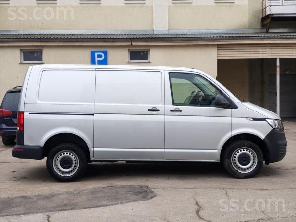 Pelēks Volkswagen Transporter 2020 Rīga, ar dzinēja tilpumu 2.00 L un nobraukumu 221 tūkst. km par 12700 €, foto 4 vietnē AUTOMOTO.COM.LV
