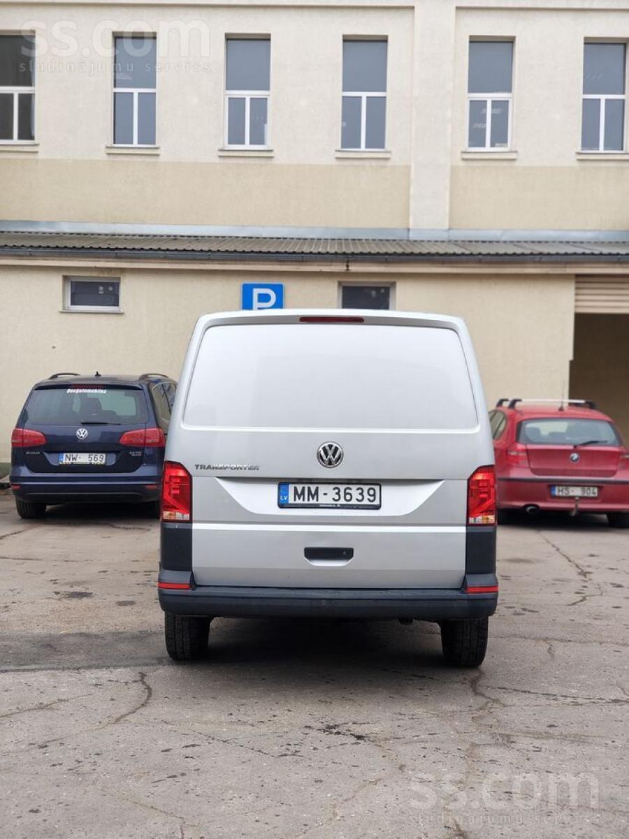 Grey Volkswagen Transporter 2020 in Riga, with an engine capacity of 2.00 L and mileage of 221 thousand km for 12700 €, photo 9 on AUTOMOTO.COM.LV