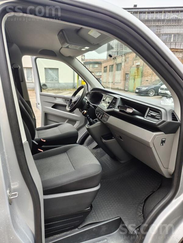 Pelēks Volkswagen Transporter 2020 Rīga, ar dzinēja tilpumu 2.00 L un nobraukumu 221 tūkst. km par 12700 €, foto 9 vietnē AUTOMOTO.COM.LV
