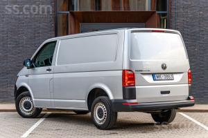 Pelēks Volkswagen Transporter 2020 Rīga, ar dzinēja tilpumu 2.00 L un nobraukumu 180 tūkst. km par 12500 €, foto 7 vietnē AUTOMOTO.COM.LV