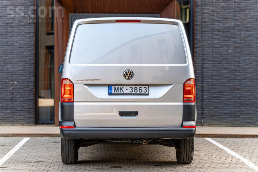 Pelēks Volkswagen Transporter 2020 Rīga, ar dzinēja tilpumu 2.00 L un nobraukumu 180 tūkst. km par 12500 €, foto 8 vietnē AUTOMOTO.COM.LV