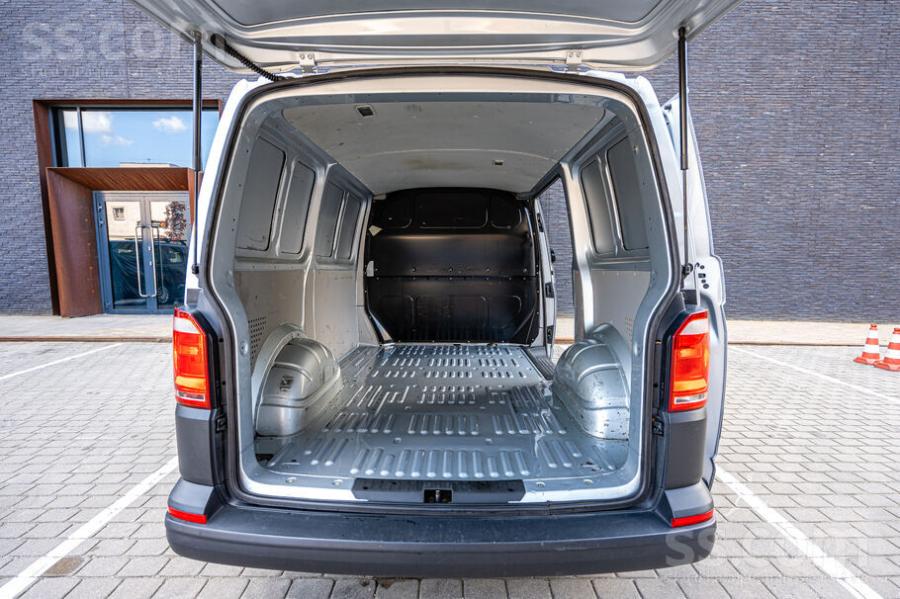 Pelēks Volkswagen Transporter 2020 Rīga, ar dzinēja tilpumu 2.00 L un nobraukumu 180 tūkst. km par 12500 €, foto 13 vietnē AUTOMOTO.COM.LV
