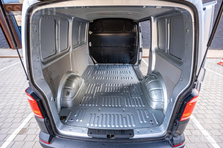 Pelēks Volkswagen Transporter 2020 Rīga, ar dzinēja tilpumu 2.00 L un nobraukumu 180 tūkst. km par 12500 €, foto 14 vietnē AUTOMOTO.COM.LV