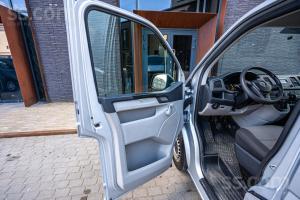 Pelēks Volkswagen Transporter 2020 Rīga, ar dzinēja tilpumu 2.00 L un nobraukumu 180 tūkst. km par 12500 €, foto 15 vietnē AUTOMOTO.COM.LV