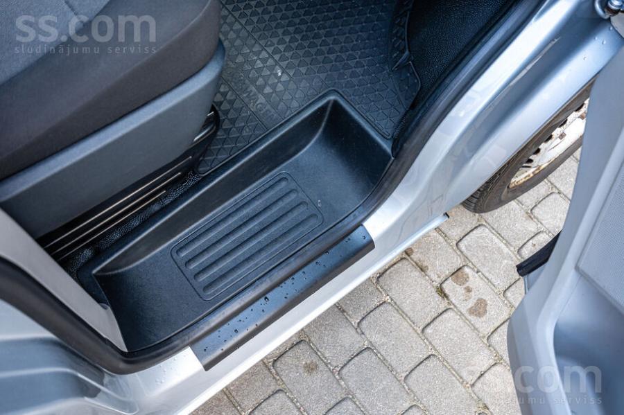 Pelēks Volkswagen Transporter 2020 Rīga, ar dzinēja tilpumu 2.00 L un nobraukumu 180 tūkst. km par 12500 €, foto 20 vietnē AUTOMOTO.COM.LV