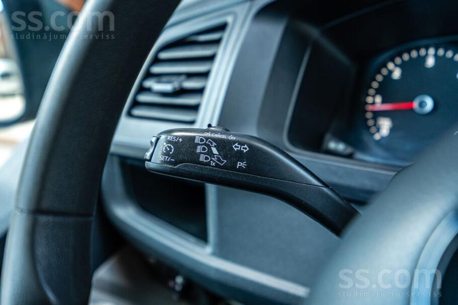 Pelēks Volkswagen Transporter 2020 Rīga, ar dzinēja tilpumu 2.00 L un nobraukumu 180 tūkst. km par 12500 €, foto 24 vietnē AUTOMOTO.COM.LV