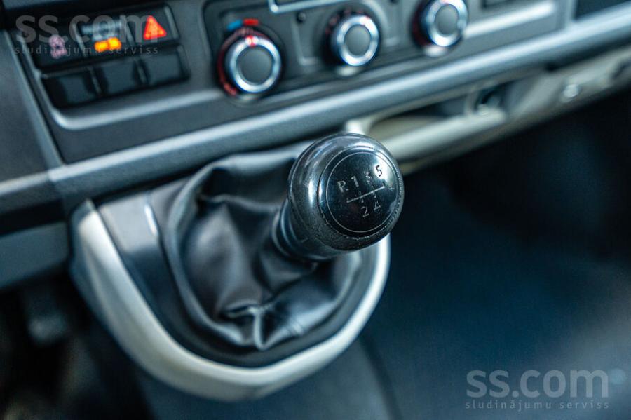 Pelēks Volkswagen Transporter 2020 Rīga, ar dzinēja tilpumu 2.00 L un nobraukumu 180 tūkst. km par 12500 €, foto 36 vietnē AUTOMOTO.COM.LV