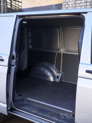 Pelēks Volkswagen Transporter 2021 Rīga, ar dzinēja tilpumu 2.00 L un nobraukumu 102 tūkst. km par 15500 €, foto 12 vietnē AUTOMOTO.COM.LV
