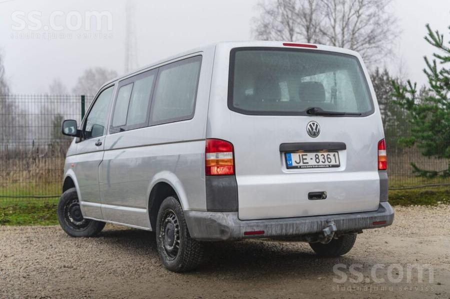 Pelēks Volkswagen Transporter 2007 Rīga, ar dzinēja tilpumu 2.40 L un nobraukumu 298 tūkst. km par 5990 €, foto 4 vietnē AUTOMOTO.COM.LV