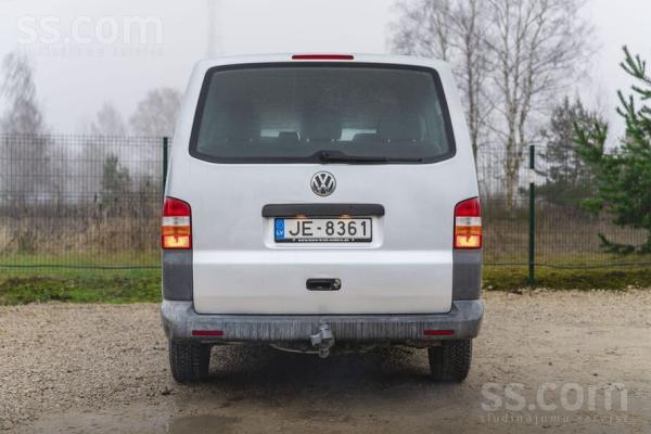 Pelēks Volkswagen Transporter 2007 Rīga, ar dzinēja tilpumu 2.40 L un nobraukumu 298 tūkst. km par 5990 €, foto 5 vietnē AUTOMOTO.COM.LV