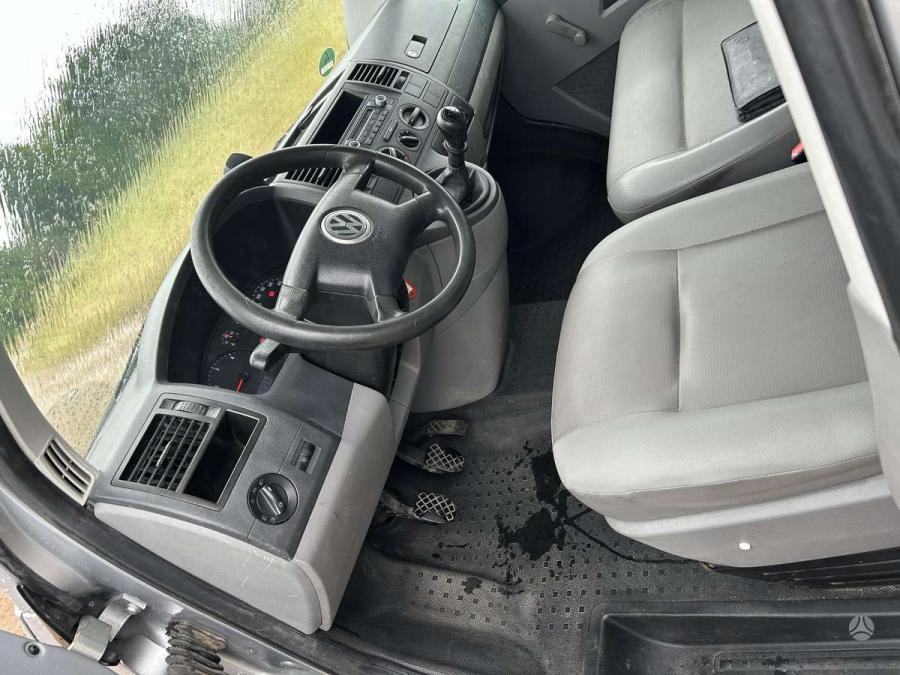 Grey Volkswagen Transporter 2007 in Taurage, with an engine capacity of 1.90 L and mileage of 242 thousand km for 5500 €, photo 9 on AUTOMOTO.COM.LV