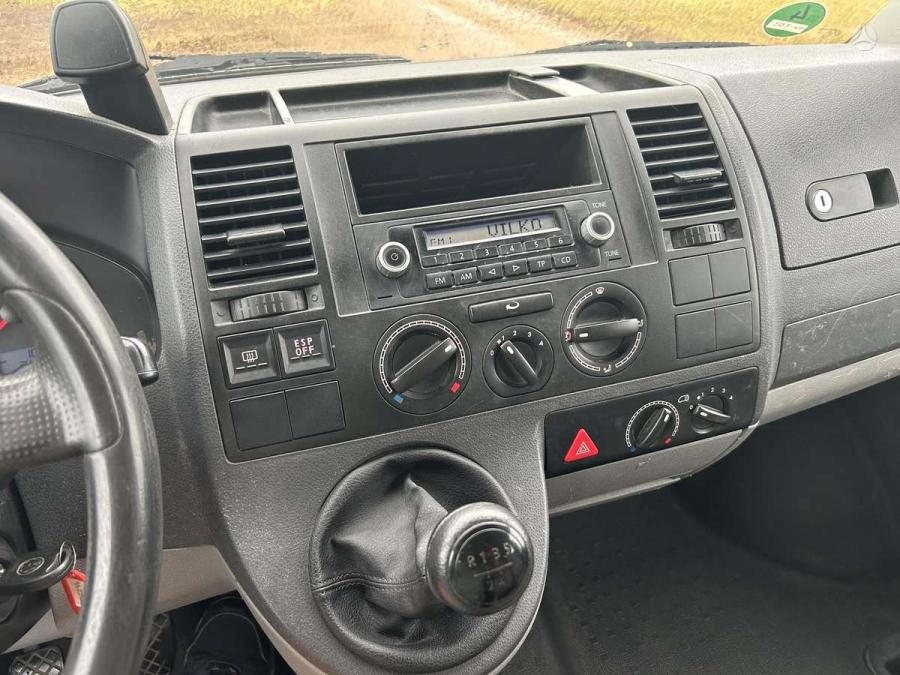 Grey Volkswagen Transporter 2007 in Taurage, with an engine capacity of 1.90 L and mileage of 242 thousand km for 5500 €, photo 10 on AUTOMOTO.COM.LV