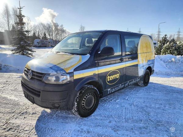 Grey Volkswagen Transporter 2015 in Kaunas, with an engine capacity of 2.00 L and mileage of 450 thousand km for 10900 €, photo 3 on AUTOMOTO.COM.LV
