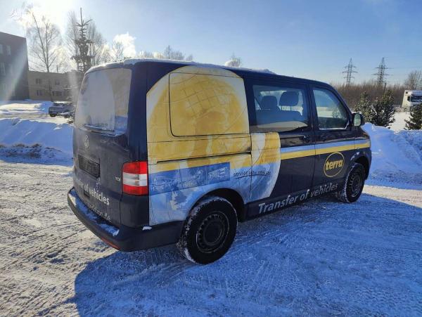 Grey Volkswagen Transporter 2015 in Kaunas, with an engine capacity of 2.00 L and mileage of 450 thousand km for 10900 €, photo 6 on AUTOMOTO.COM.LV