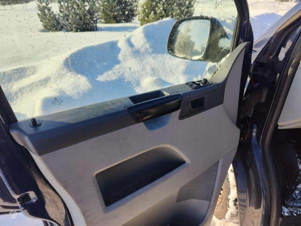 Grey Volkswagen Transporter 2015 in Kaunas, with an engine capacity of 2.00 L and mileage of 450 thousand km for 10900 €, photo 11 on AUTOMOTO.COM.LV