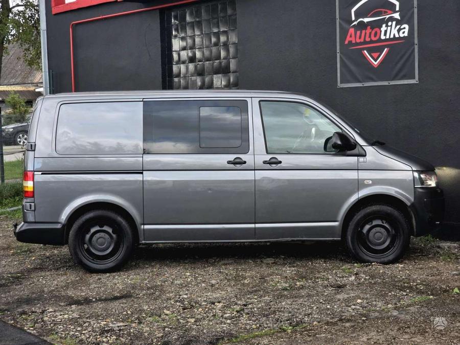 Pelēks Volkswagen Transporter 2015 Šauļi, ar dzinēja tilpumu 2.00 L un nobraukumu 174 tūkst. km par 7500 €, foto 3 vietnē AUTOMOTO.COM.LV