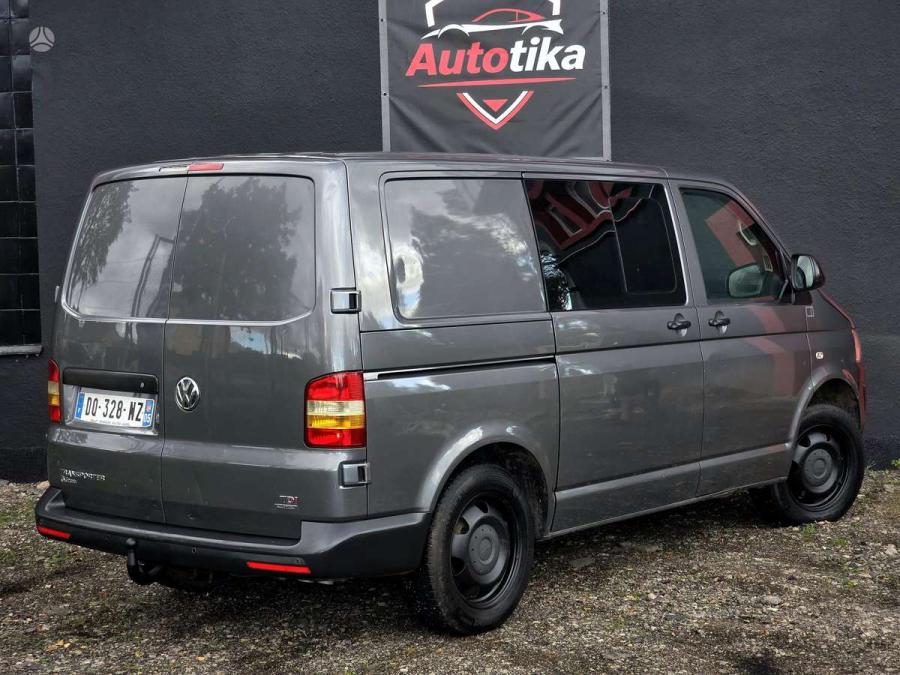 Pelēks Volkswagen Transporter 2015 Šauļi, ar dzinēja tilpumu 2.00 L un nobraukumu 174 tūkst. km par 7500 €, foto 4 vietnē AUTOMOTO.COM.LV