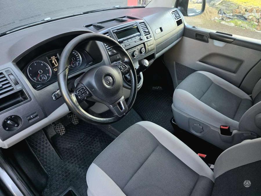 Pelēks Volkswagen Transporter 2015 Šauļi, ar dzinēja tilpumu 2.00 L un nobraukumu 174 tūkst. km par 7500 €, foto 17 vietnē AUTOMOTO.COM.LV