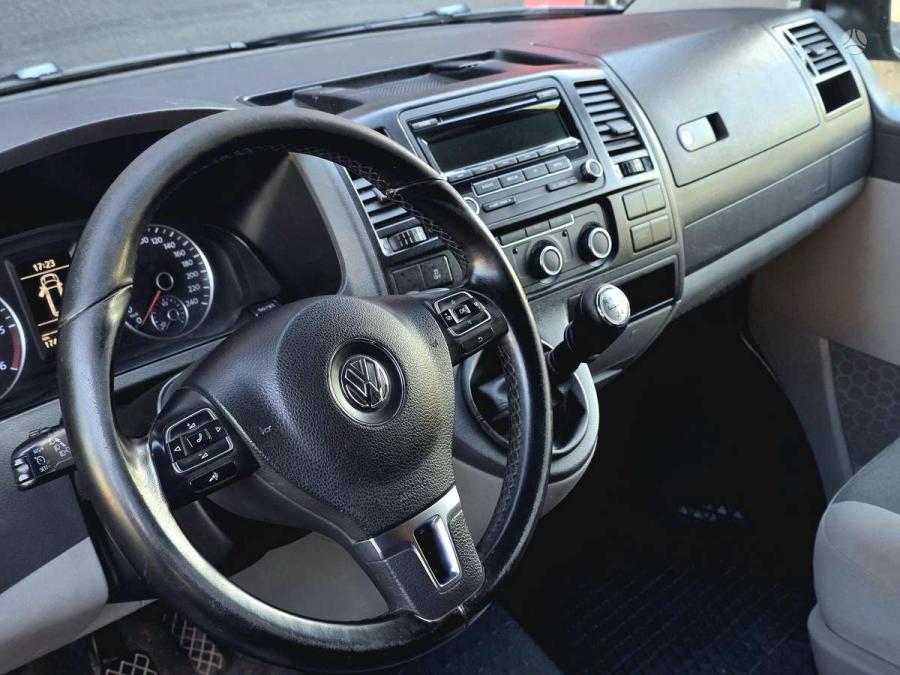Pelēks Volkswagen Transporter 2015 Šauļi, ar dzinēja tilpumu 2.00 L un nobraukumu 174 tūkst. km par 7500 €, foto 18 vietnē AUTOMOTO.COM.LV