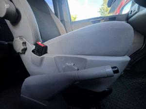 Pelēks Volkswagen Transporter 2015 Šauļi, ar dzinēja tilpumu 2.00 L un nobraukumu 174 tūkst. km par 7500 €, foto 20 vietnē AUTOMOTO.COM.LV