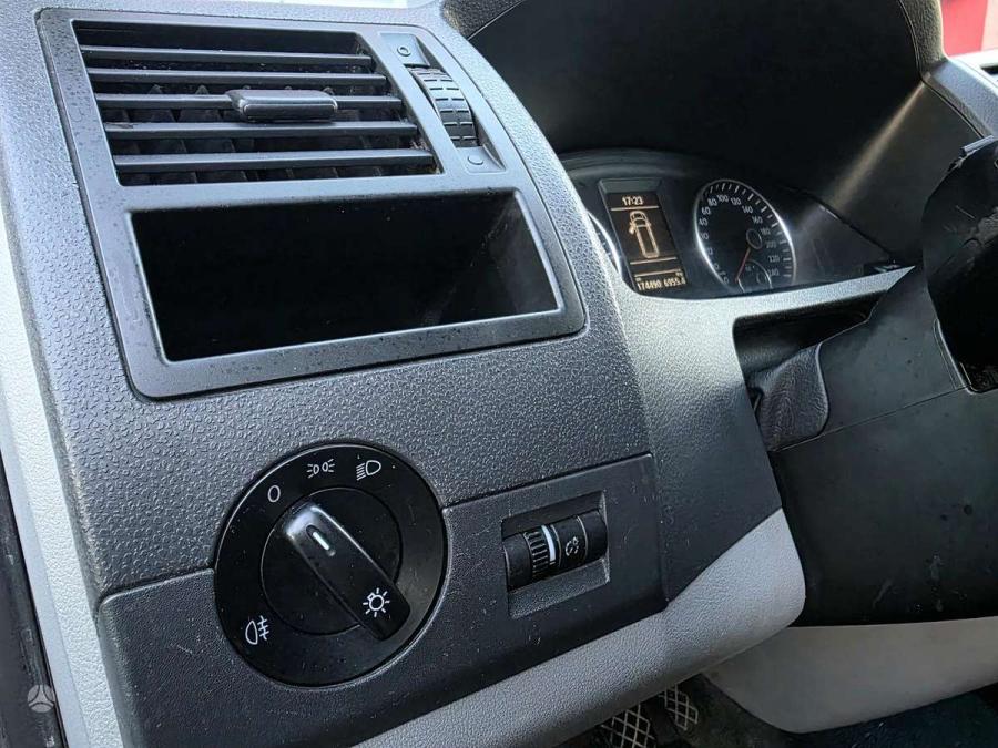 Pelēks Volkswagen Transporter 2015 Šauļi, ar dzinēja tilpumu 2.00 L un nobraukumu 174 tūkst. km par 7500 €, foto 25 vietnē AUTOMOTO.COM.LV
