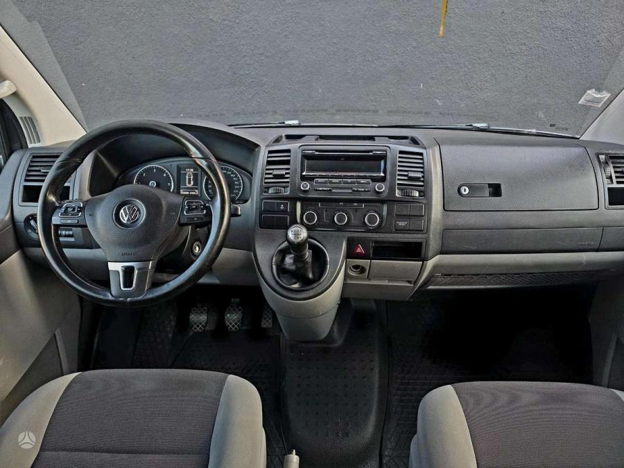 Pelēks Volkswagen Transporter 2015 Šauļi, ar dzinēja tilpumu 2.00 L un nobraukumu 174 tūkst. km par 7500 €, foto 26 vietnē AUTOMOTO.COM.LV