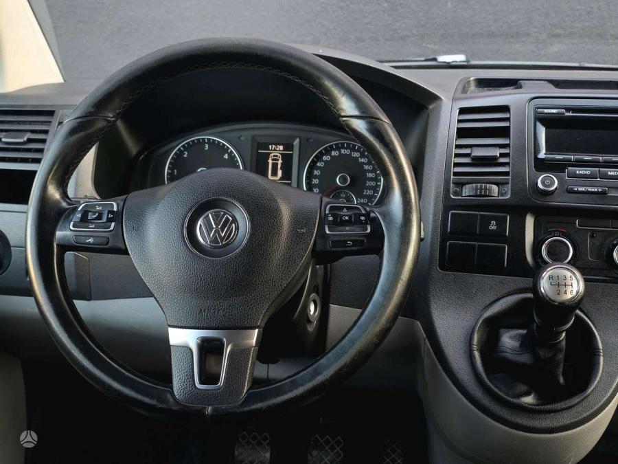 Pelēks Volkswagen Transporter 2015 Šauļi, ar dzinēja tilpumu 2.00 L un nobraukumu 174 tūkst. km par 7500 €, foto 27 vietnē AUTOMOTO.COM.LV