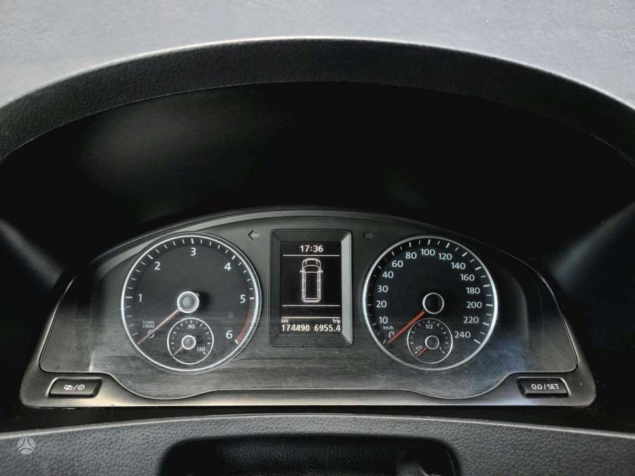 Pelēks Volkswagen Transporter 2015 Šauļi, ar dzinēja tilpumu 2.00 L un nobraukumu 174 tūkst. km par 7500 €, foto 28 vietnē AUTOMOTO.COM.LV