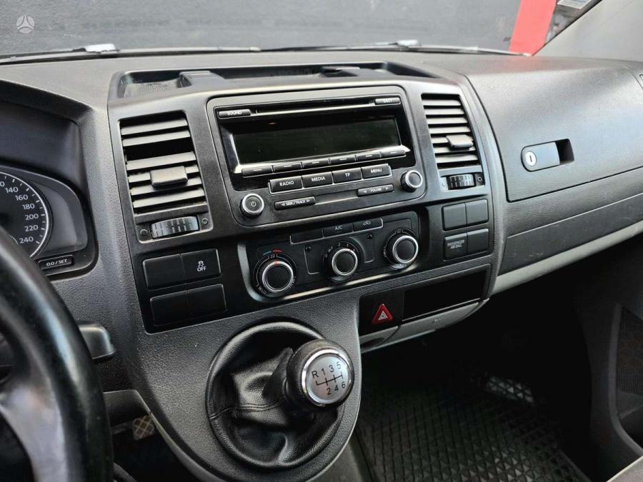 Pelēks Volkswagen Transporter 2015 Šauļi, ar dzinēja tilpumu 2.00 L un nobraukumu 174 tūkst. km par 7500 €, foto 29 vietnē AUTOMOTO.COM.LV
