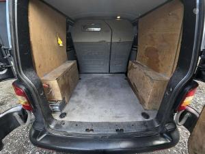 Pelēks Volkswagen Transporter 2015 Šauļi, ar dzinēja tilpumu 2.00 L un nobraukumu 174 tūkst. km par 7500 €, foto 30 vietnē AUTOMOTO.COM.LV
