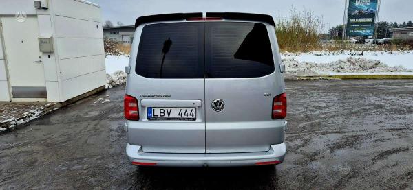 Grey Volkswagen Transporter 2017 in Kaunas, with an engine capacity of 1.97 L and mileage of 200 thousand km for 20500 €, photo 5 on AUTOMOTO.COM.LV