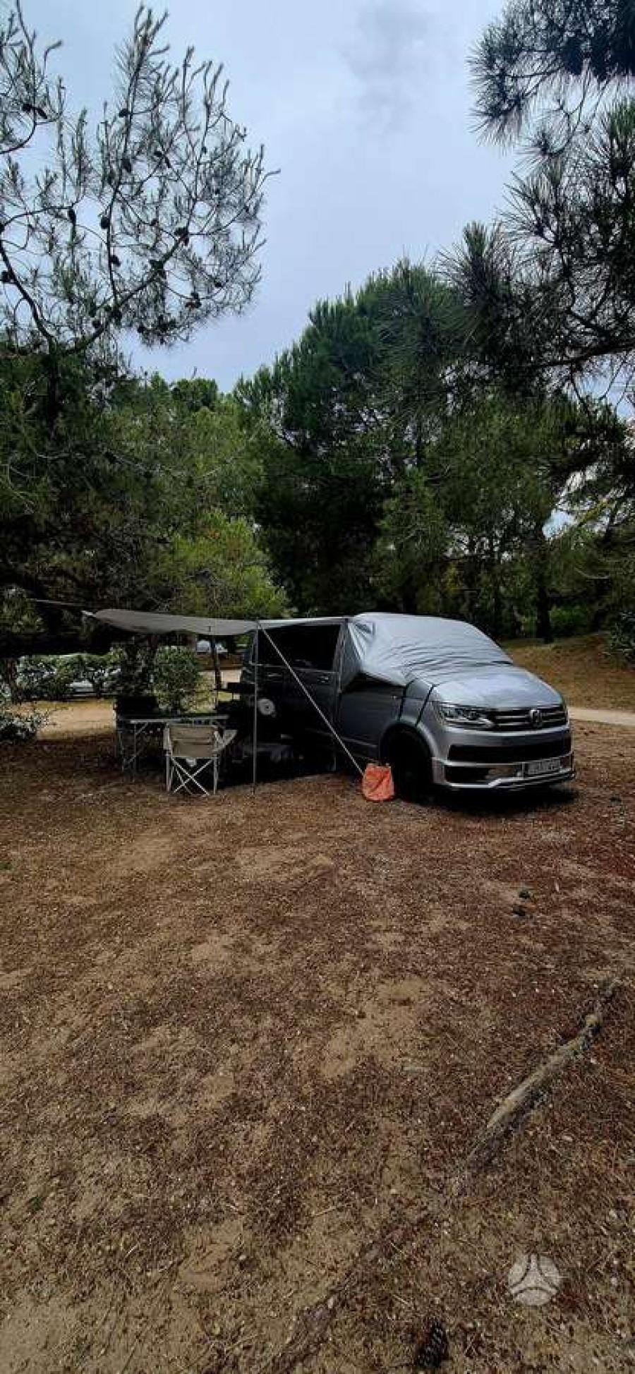 Grey Volkswagen Transporter 2017 in Kaunas, with an engine capacity of 1.97 L and mileage of 217 thousand km for 12400 €, photo 4 on AUTOMOTO.COM.LV