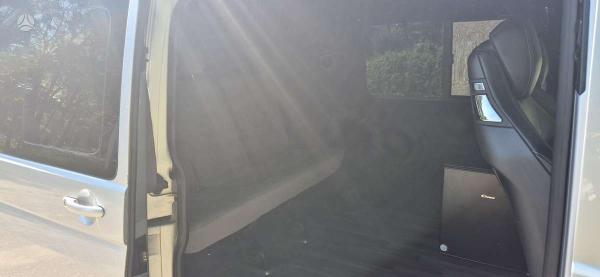 Grey Volkswagen Transporter 2017 in Kaunas, with an engine capacity of 1.97 L and mileage of 217 thousand km for 12400 €, photo 11 on AUTOMOTO.COM.LV