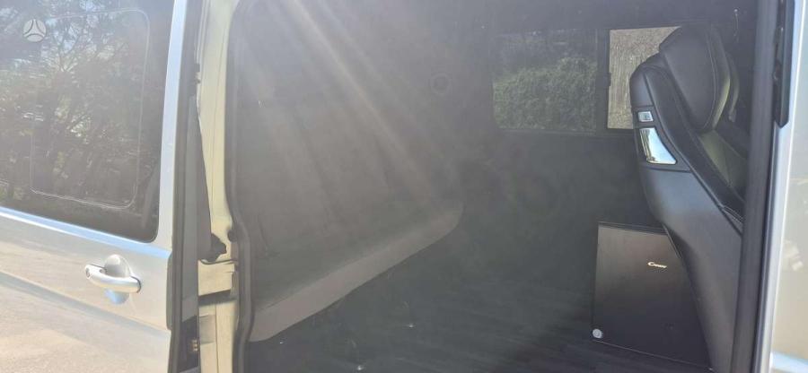 Grey Volkswagen Transporter 2017 in Kaunas, with an engine capacity of 1.97 L and mileage of 217 thousand km for 12400 €, photo 11 on AUTOMOTO.COM.LV