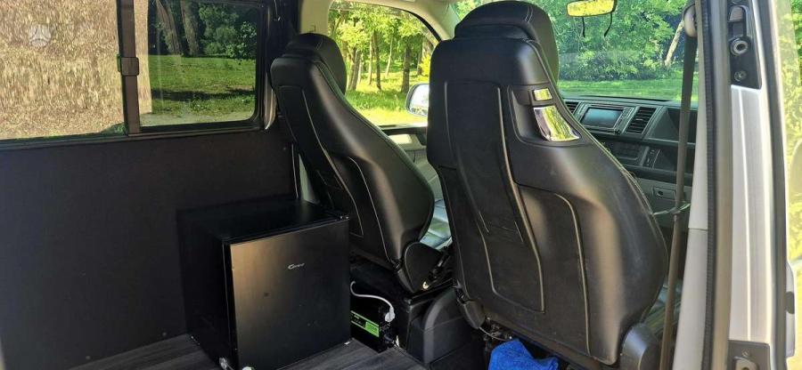 Grey Volkswagen Transporter 2017 in Kaunas, with an engine capacity of 1.97 L and mileage of 217 thousand km for 12400 €, photo 12 on AUTOMOTO.COM.LV