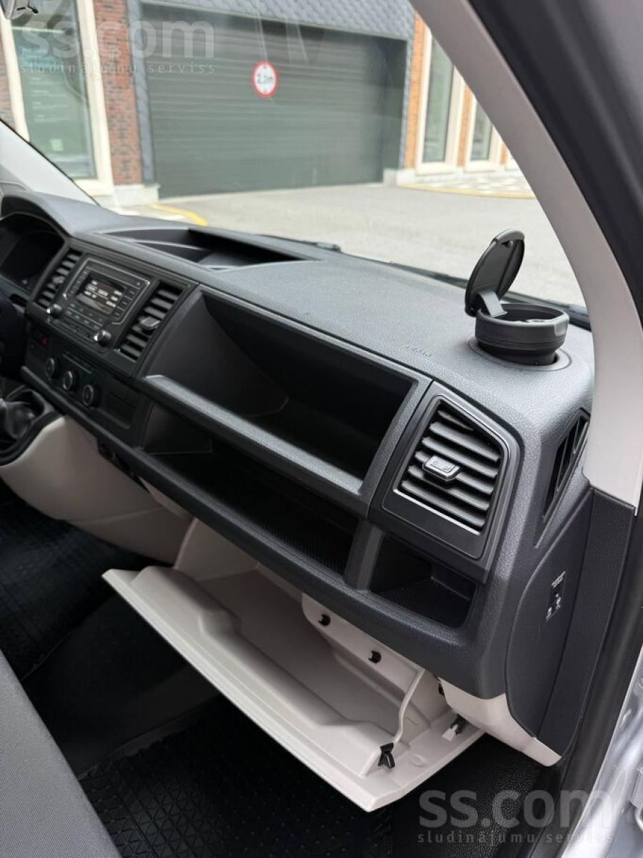 Grey Volkswagen Transporter 2017 in Tallinn, with an engine capacity of 2.00 L and mileage of 157 thousand km for 15999 €, photo 27 on AUTOMOTO.COM.LV