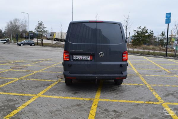 Pelēks Volkswagen Transporter 2019 Viļņa, ar dzinēja tilpumu 2.00 L un nobraukumu 592 tūkst. km par 9700 €, foto 6 vietnē AUTOMOTO.COM.LV