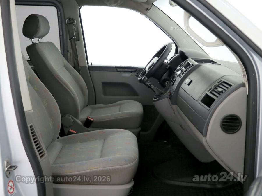 Pelēks Volkswagen Transporter 2004 Tallina, ar dzinēja tilpumu 2.50 L un nobraukumu 289 tūkst. km par 2999 €, foto 6 vietnē AUTOMOTO.COM.LV