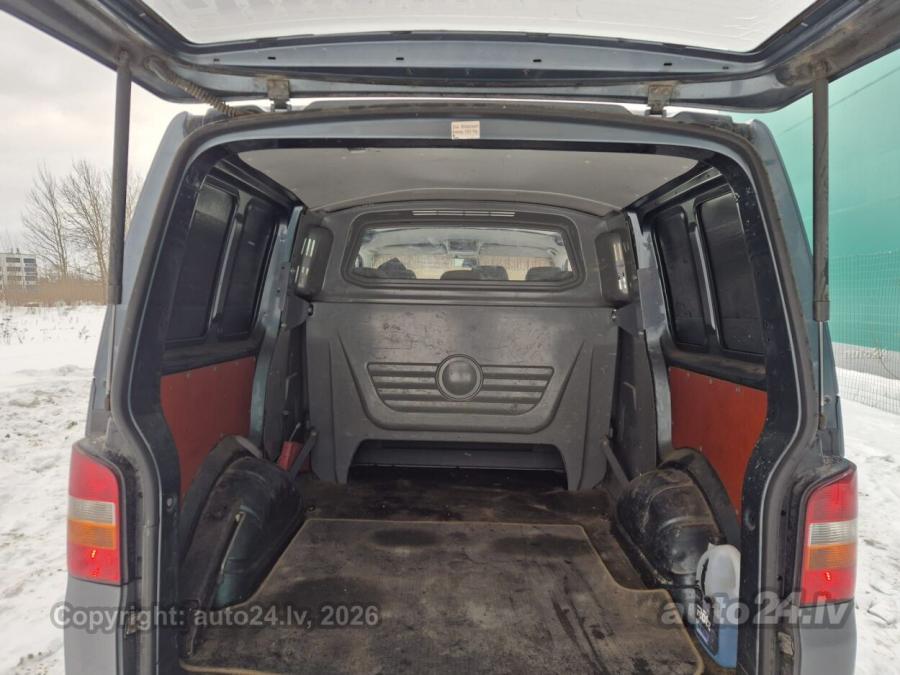 Pelēks Volkswagen Transporter 2005 Tallina, ar dzinēja tilpumu 1.90 L un nobraukumu 244 tūkst. km par 4998 €, foto 17 vietnē AUTOMOTO.COM.LV