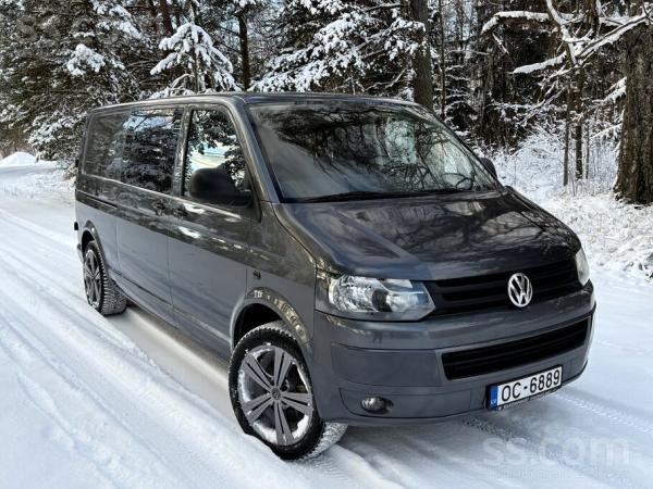 Grey Volkswagen Transporter 2010 in Tukums, with an engine capacity of 2.00 L and mileage of 199 thousand km for 11200 €, photo 2 on AUTOMOTO.COM.LV