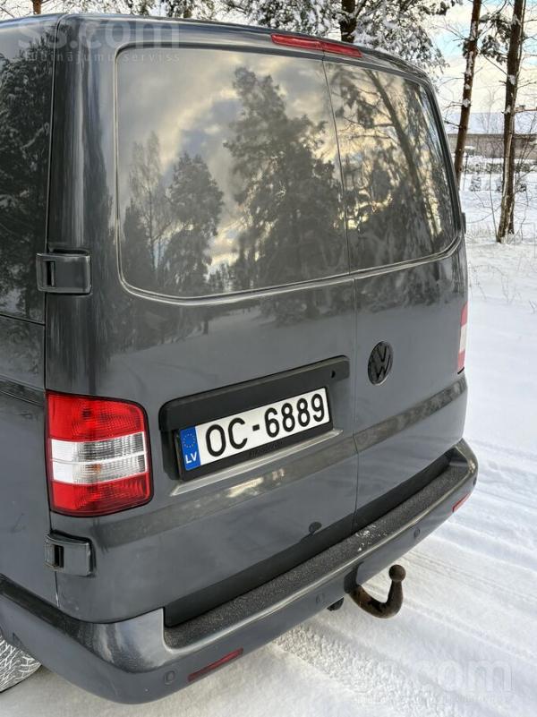 Grey Volkswagen Transporter 2010 in Tukums, with an engine capacity of 2.00 L and mileage of 199 thousand km for 11200 €, photo 8 on AUTOMOTO.COM.LV