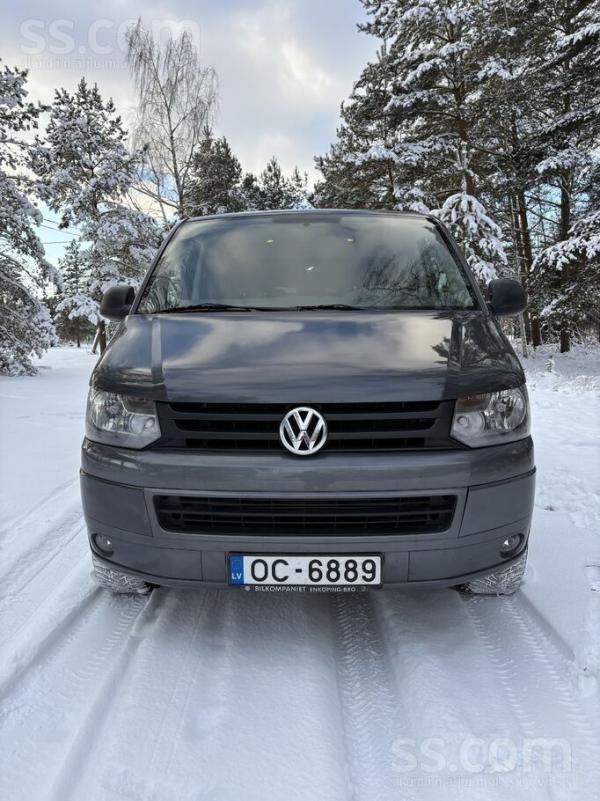 Grey Volkswagen Transporter 2010 in Tukums, with an engine capacity of 2.00 L and mileage of 199 thousand km for 11200 €, photo 10 on AUTOMOTO.COM.LV
