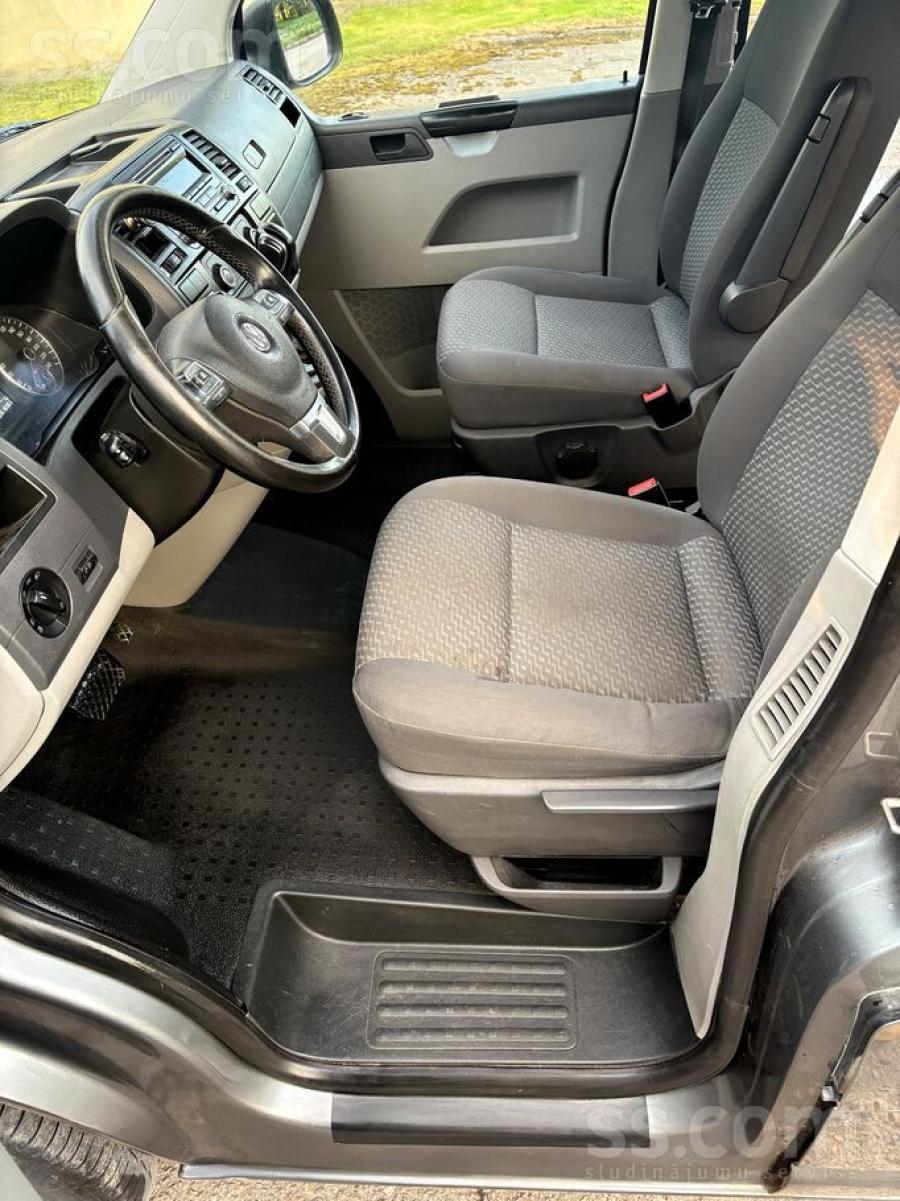 Pelēks Volkswagen Transporter 2010 Tukums, ar dzinēja tilpumu 2.00 L un nobraukumu 199 tūkst. km par 9950 €, foto 18 vietnē AUTOMOTO.COM.LV