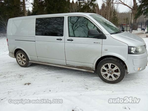 Pelēks Volkswagen Transporter 2011 Pērnava, ar dzinēja tilpumu 2.00 L un nobraukumu 454 tūkst. km par 5400 €, foto 3 vietnē AUTOMOTO.COM.LV