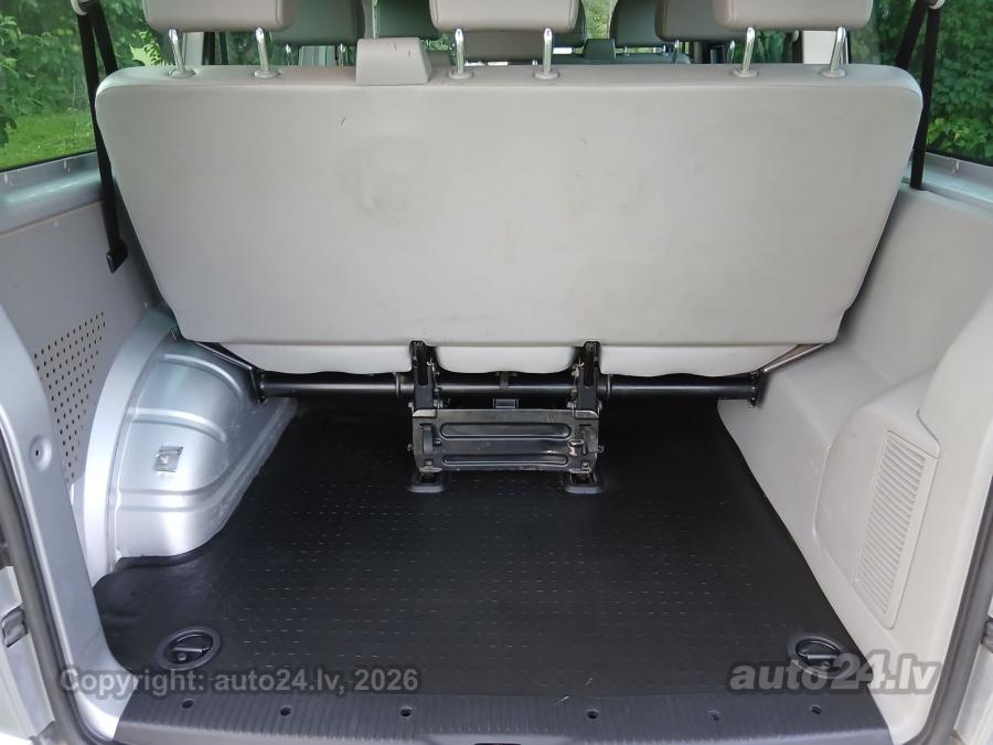 Pelēks Volkswagen Transporter 2012 Tartu, ar dzinēja tilpumu 2.00 L un nobraukumu 139 tūkst. km par 13999 €, foto 25 vietnē AUTOMOTO.COM.LV