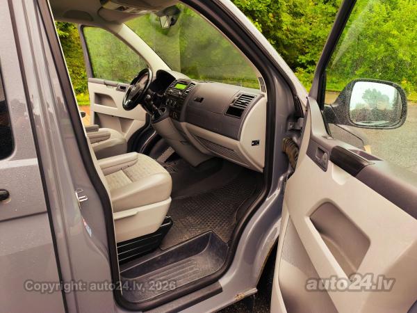 Grey Volkswagen Transporter 2013 in Rakvere, with an engine capacity of 2.00 L and mileage of 242 thousand km for 11500 €, photo 9 on AUTOMOTO.COM.LV