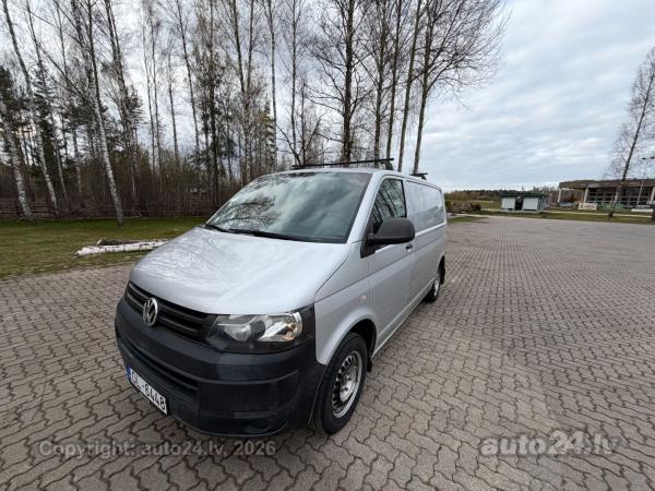 Grey Volkswagen Transporter 2014 in Riga, with an engine capacity of 2.00 L and mileage of 191 thousand km for 10760 €, photo 1 on AUTOMOTO.COM.LV