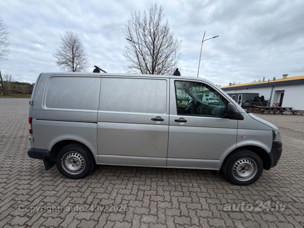 Grey Volkswagen Transporter 2014 in Riga, with an engine capacity of 2.00 L and mileage of 191 thousand km for 10760 €, photo 3 on AUTOMOTO.COM.LV